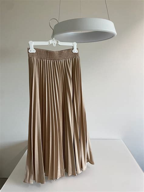 베니토 새틴 롱플리츠 스커트베이지 당근 중고거래