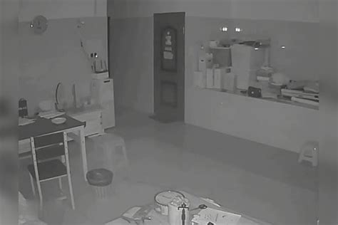 凌晨12点监控拍到这一幕 意不意外 监控下的一幕 监控