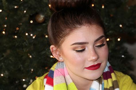 Video Cheerful Holiday Makeup Tutorial Sand Sun And Messy Buns