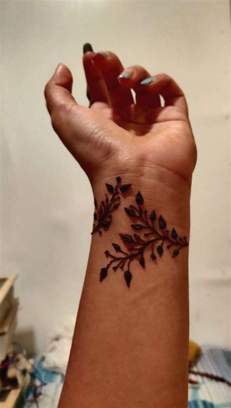 70 Minimal Henna Designs Wrist Floral Minimalist Henna Tattoo