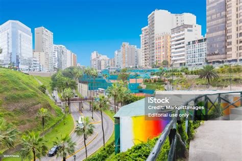 대각선 거리 플로레스 지구 리마 페루 거리에 대한 스톡 사진 및 기타 이미지 거리 관광 관광객 Istock