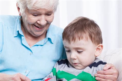 Nipote Nonna E Nonno Immagine Stock Immagine Di Famiglia