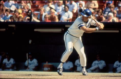 George Brett To Receive Louisville Sluggers Prestigious Living Legend