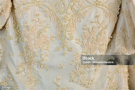 노란 베이지색 직물은 자수로 구겨지고 텍스트를 위한 공간이 있는 질감 배경에 사용됩니다 0명에 대한 스톡 사진 및 기타 이미지 0명 개념 개념과 주제 Istock