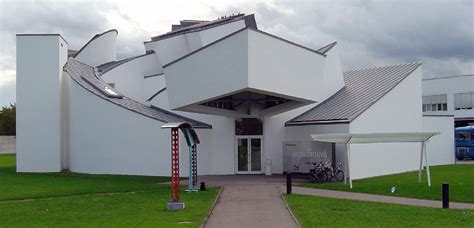 Difference Between Postmodernism And Deconstructivism Architecture