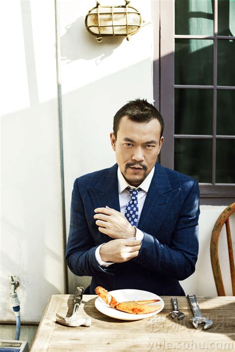 廖凡大片显 老餮本性” 致敬达利雅痞范儿十足