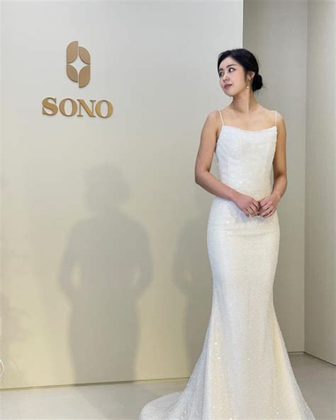 열애설없이 깜짝♥결혼발표한 35세 연예인웨딩화보속 웨딩드레스 어썸클 열애설없이 깜짝♥결혼발표한 35세 연예인웨딩화보속 웨딩드레스 어썸클