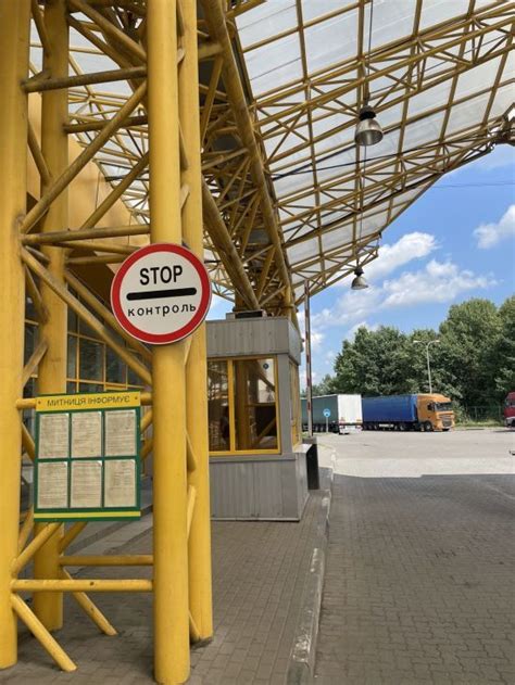 На кордоні України стоять майже 60 автобусів та понад 160 автомобілів де найбільші черги