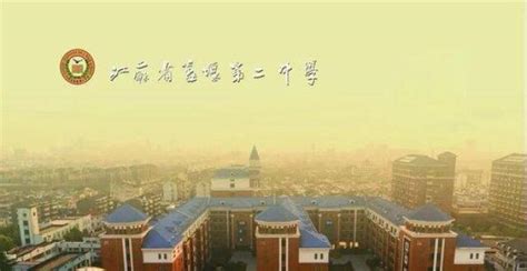 江苏泰州一高三男生在女厕装摄像头长期偷拍？当地回应：学校已报警 腾讯新闻