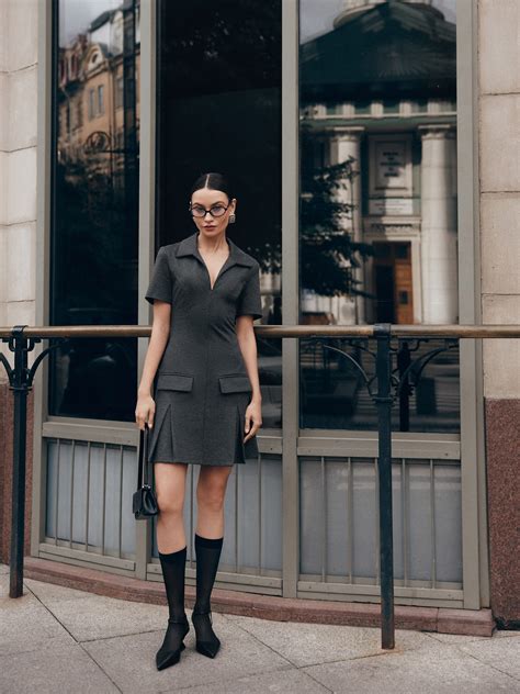 Платье мини с V образным вырезом и отложным воротником Lichi Online Fashion Store