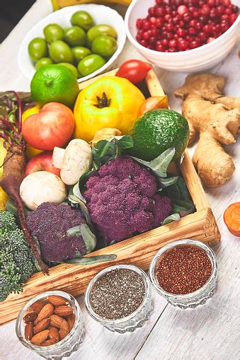 건강한 비건 영양을 위한 유기농 식품 채식 음식 배경입니다 요리 재료 맨 위 보기 플랫 레이 공간을 복사합니다 텍스트는