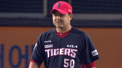 다음스포츠 장현식 약 1년 2개월 만의 세이브 달성하며 경기 종료 9회말