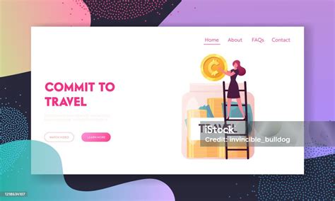 여행 예산 방문 페이지 템플릿입니다 사다리에 작은 여성 캐릭터 스탠드 유리 항아리 에 거대한 황금 동전을 넣어 미래 여행 여자