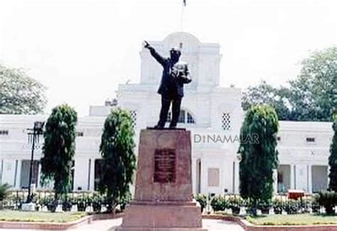 டில்லி சட்டசபை செயலர் சஸ்பெண்ட் பின்னணி என்ன