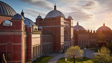 伯明翰大學 新加坡管理學院 Singapore Institute of Management 2025招生中