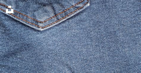 청바지 한 켤레의 클로즈업 사진 Unsplash의 무료 스레드 이미지