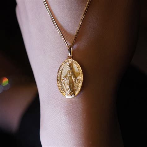 다이아어럼 18k 기적의 패 성모마리아 천주교 펜던트 목걸이 위시버킷