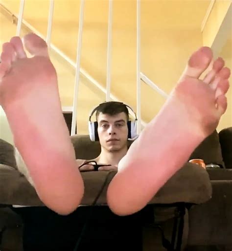 Feet1 Size 18 Feet Tall Guy Long Soles