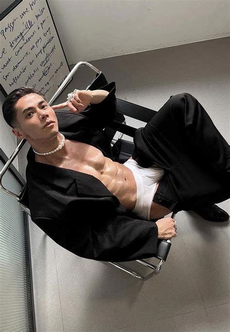 Sean Lung หนุ่มหล่อ ซิกแพคแน่น เป้าแน่นทะลุจอ