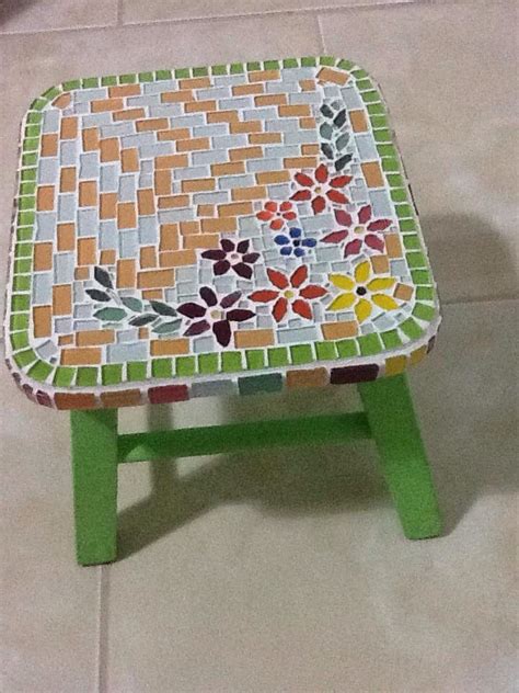 Mosaico Em Banqueta Infantil Com Pastilha De Vidro