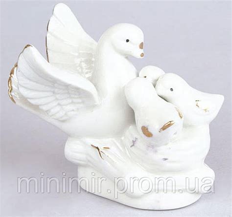 Купити Статуетка фарфорова декоративна Голуби 8 5см ціна 62 грн