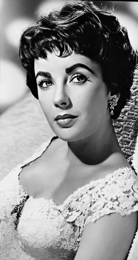 Elizabeth Taylor 🎬🎥⭐🌟🌠 Imagen 📷💢 Mejorada De Una Resolución Baja De 3517 Kb Paso A Otra