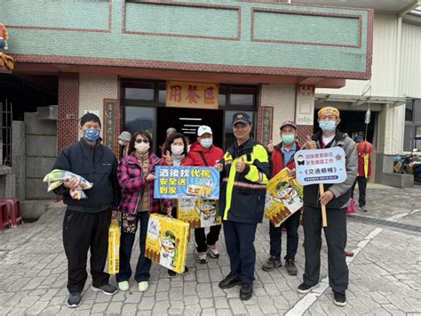 歲末迎新揮毫贈春聯 交通安全宣導保安康 蕃新聞