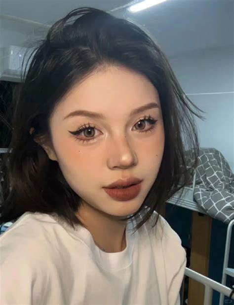 粉嫩纯欲小野猫妆