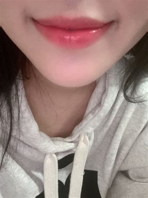 이거진짜 미쳤어요 개이쁨 주름이 싹 메꿔지면서 입술이 무슨 일본 잡지에 나오는 그런 광택