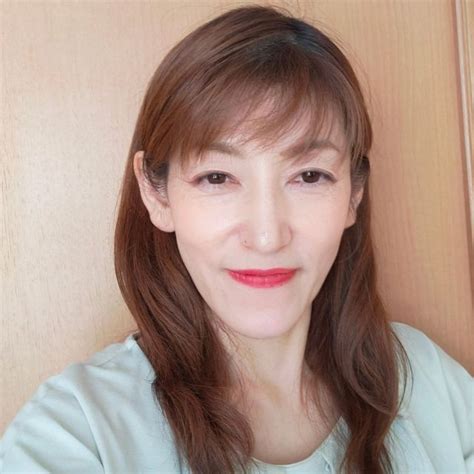 離婚したいけどできない って悩んでいる間が 1番モヤモヤするし、 「なんで決められないんだろ？」 って自分を責めちゃう😔 人生を変える出来事だ