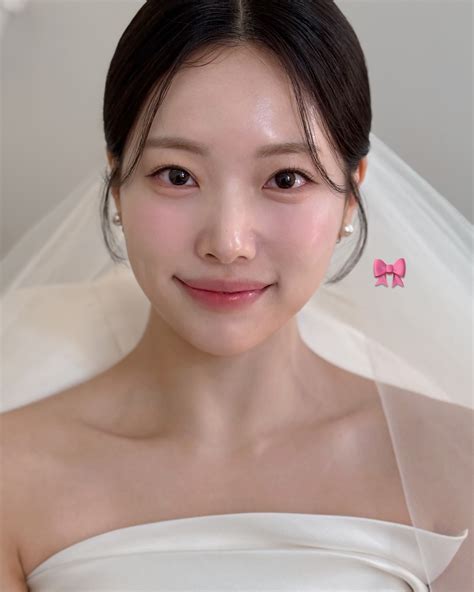 손수메이크업 연희원장 청주메이크업 웨딩메이크업 오늘 피팅하구 나오시눈데 넘예뿌셨던 신부님 🐰🫧 실제로 반짝반짝 진주알같아서 너무예뻤어요 🥹🫧 청주메이크업 웨딩