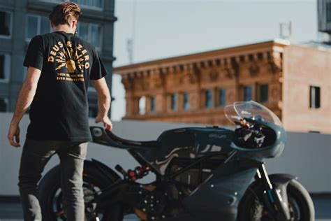 Michael “woolie” Woolaway Facelifts Zero Motorcycles Srs Into A Retro