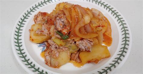 밥 위에 올려 먹으면 맛있는 참치감자조림 레시피