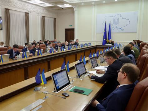 Кабмін України дозволив військовозобовязаним за кордоном дистанційно ставати на військовий