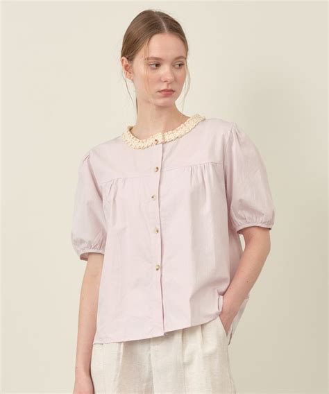 포스티 시즌오프 레이스 플리츠 트리밍 퍼프 소매 반팔 블라우스 Dp2ba043a