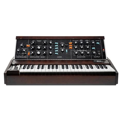Moog Minimoog Model D At Gear4music