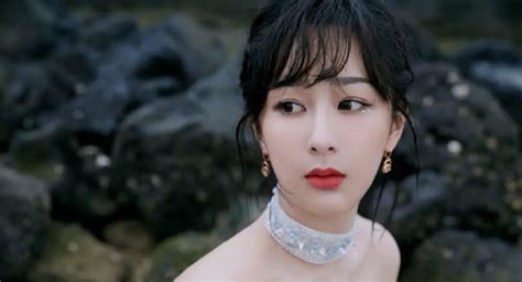 Yang Zi Shares That She Has Trouble Sleeping At Night Dramapanda