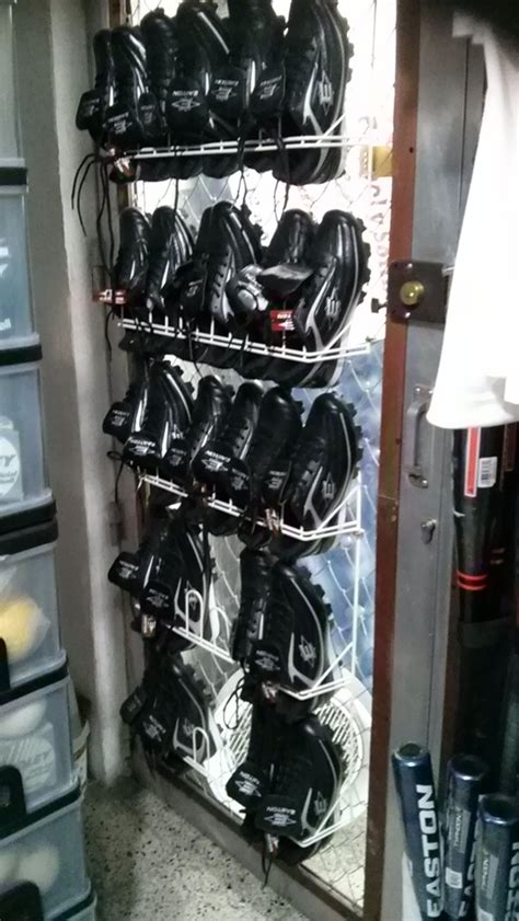 Besobol El Inventario Más Grande y Más Completo de Implementos de Béisbol y Softbol