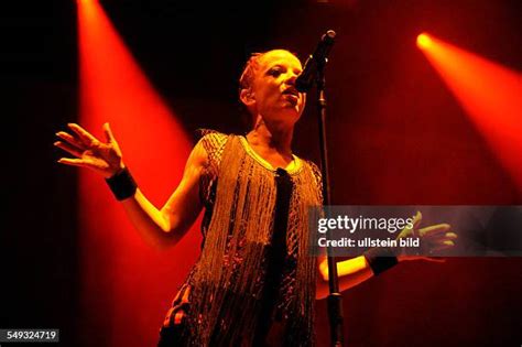 19 Saengerin Shirley Manson Photos And High Res Pictures Getty Images