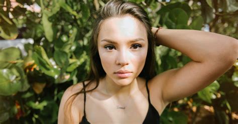 How To Keep Your Makeup From Sweating Off According To Experts
