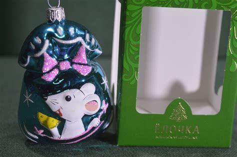 Купить Елочная игрушка из стекла Подарок Мышонок с сыром Стекло Клинское объединение