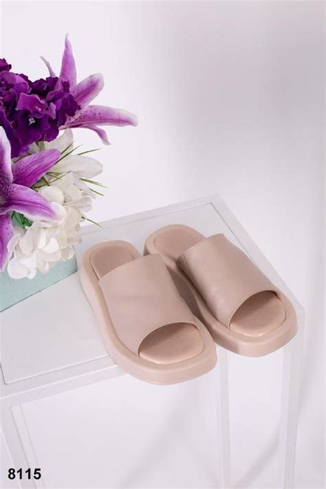 Жіночі шкіряні шльопанці — ціна 1270 грн у каталозі Босоніжки Купити жіночі речі за доступною