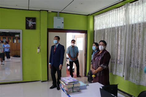 ในวันพฤหัสบดีที่ 4 กุมภาพันธ์ 2564 ผู้อำนวยการสำนักงานเขตพื้นที่การศึกษามัธยมศึกษา เขต 4 ดร นิยม