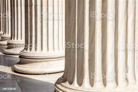 기둥 기둥 흰색 대리석 사법 건물 법원 입구 식민지 클로즈업 보기 0명에 대한 스톡 사진 및 기타 이미지 0명 건물 외관 건물 정면 Istock