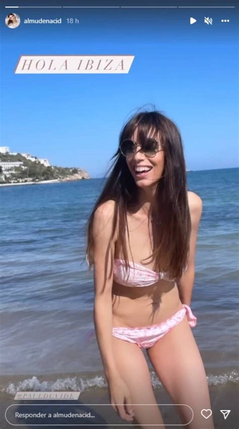 10 Hot Sexy Almudena Amor Bikini Pics