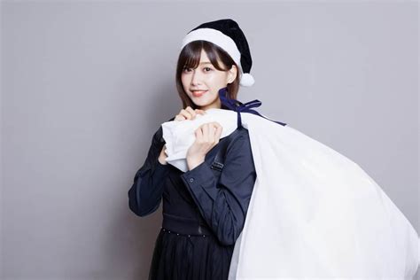 ブラックサンタからメリークリスマス！渡邉リサンタこと欅坂46渡邉理佐、イオンカード公式ツイッターに登場