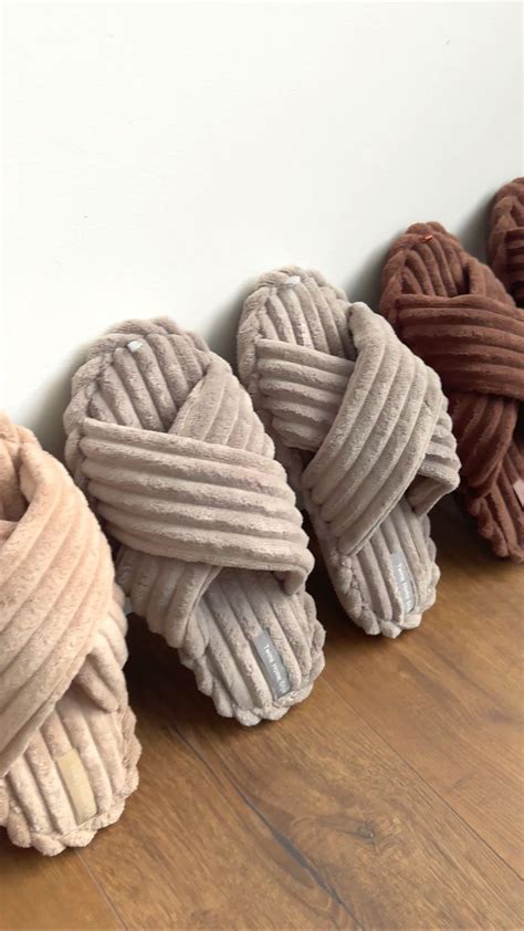 Капці тапочки піжами шкарпетки домашній одяг Тепленькі капці на осінь та зиму🤩 Скоріше