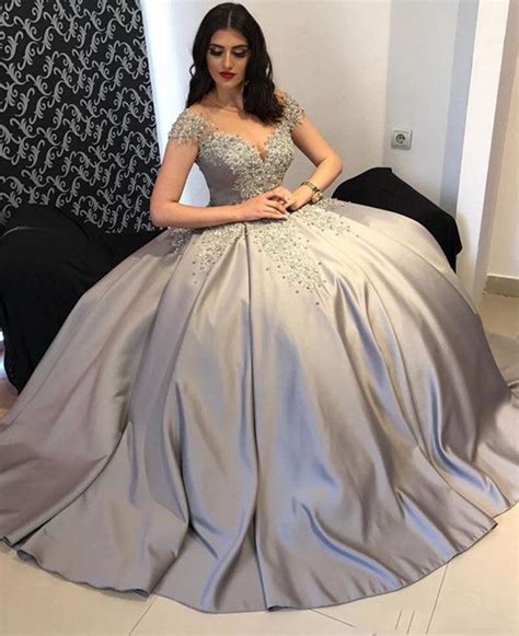 Silver Gray Ball Gown Prom Dresses Lace Appliques Beaded Cap Sleeves Evening Gowns Satin Floor