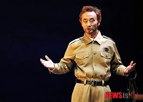 흑인 창녀를 위한 고백 간수 뚜브 역의 배우 권병길 중앙일보