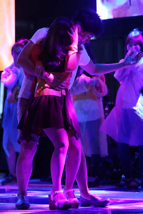 포토 축제에 어울리는 광란의 댄스파티 아주경제